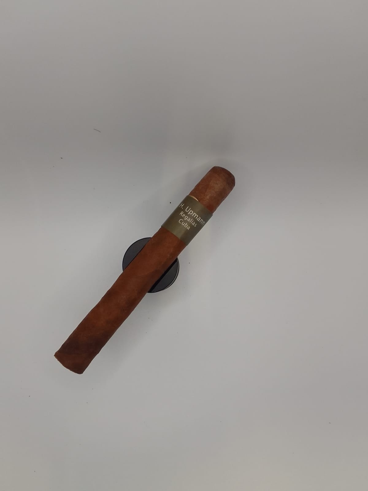 H UPMANN REGALIAS CUBA – Royal Smokes and Cigars